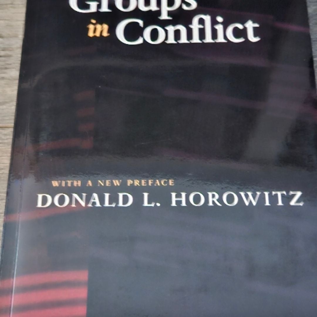 Ethnic Groups in Conflict by Donald Horowitz, Paperback | Pangobooks