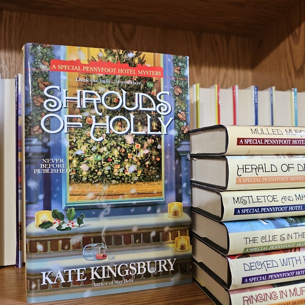 Shrouds of Holly by Kate Kingsbury , Hardcover | Pangobooks