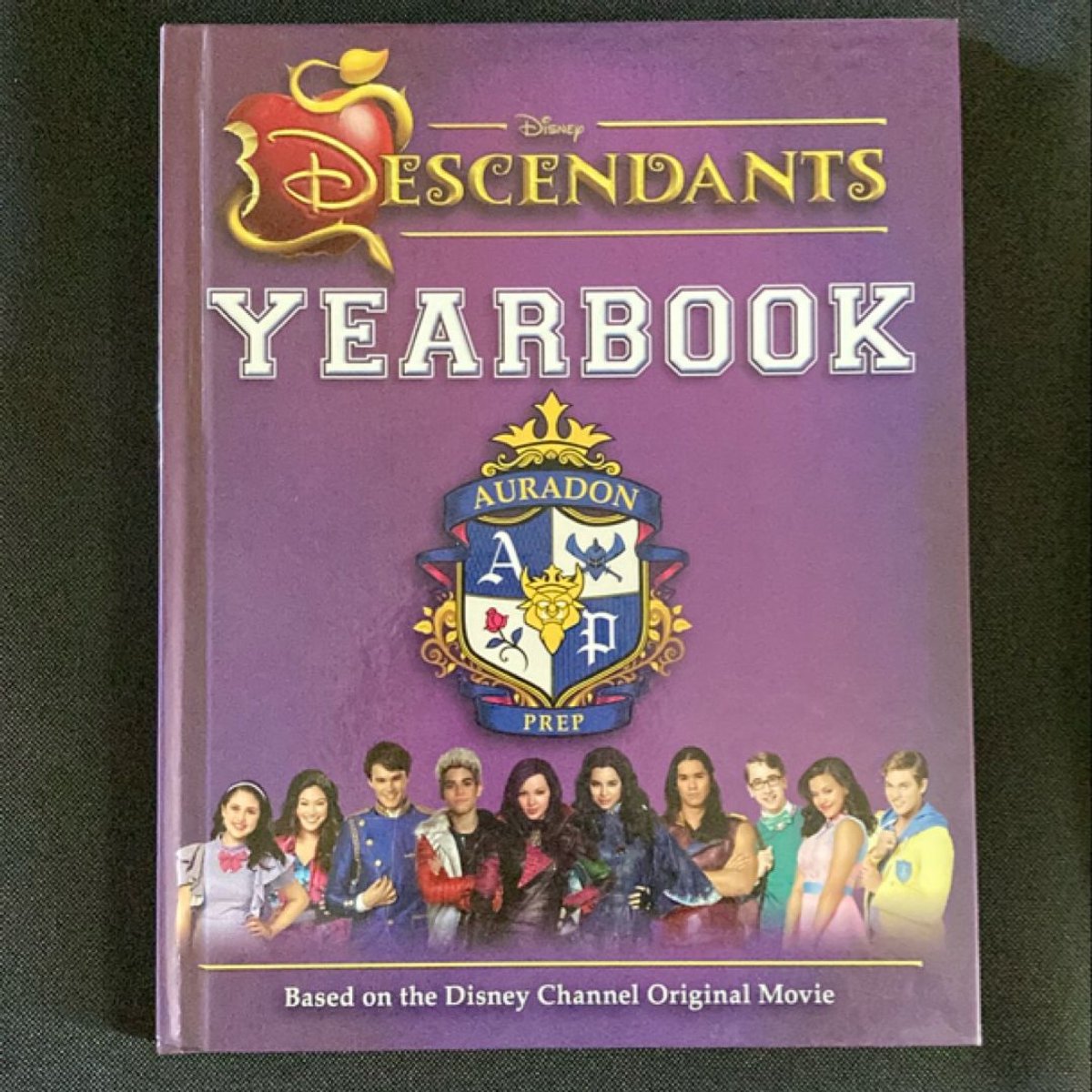 Disney Descendants Yearbook by Disney