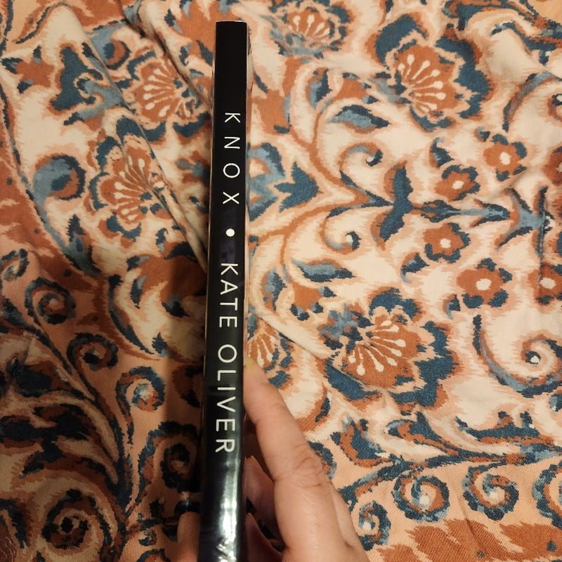 Knox by Kate Oliver , Paperback | Pangobooks