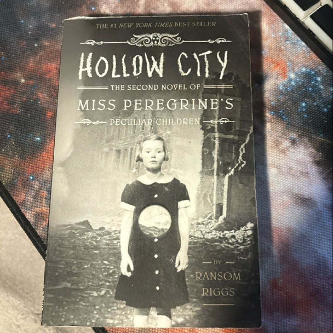 Hollow City by Ransom Riggs, Paperback | Pangobooks