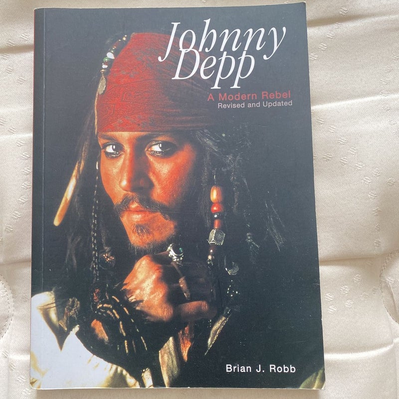 Johnny Depp by Brian J. Robb, Paperback | Pangobooks