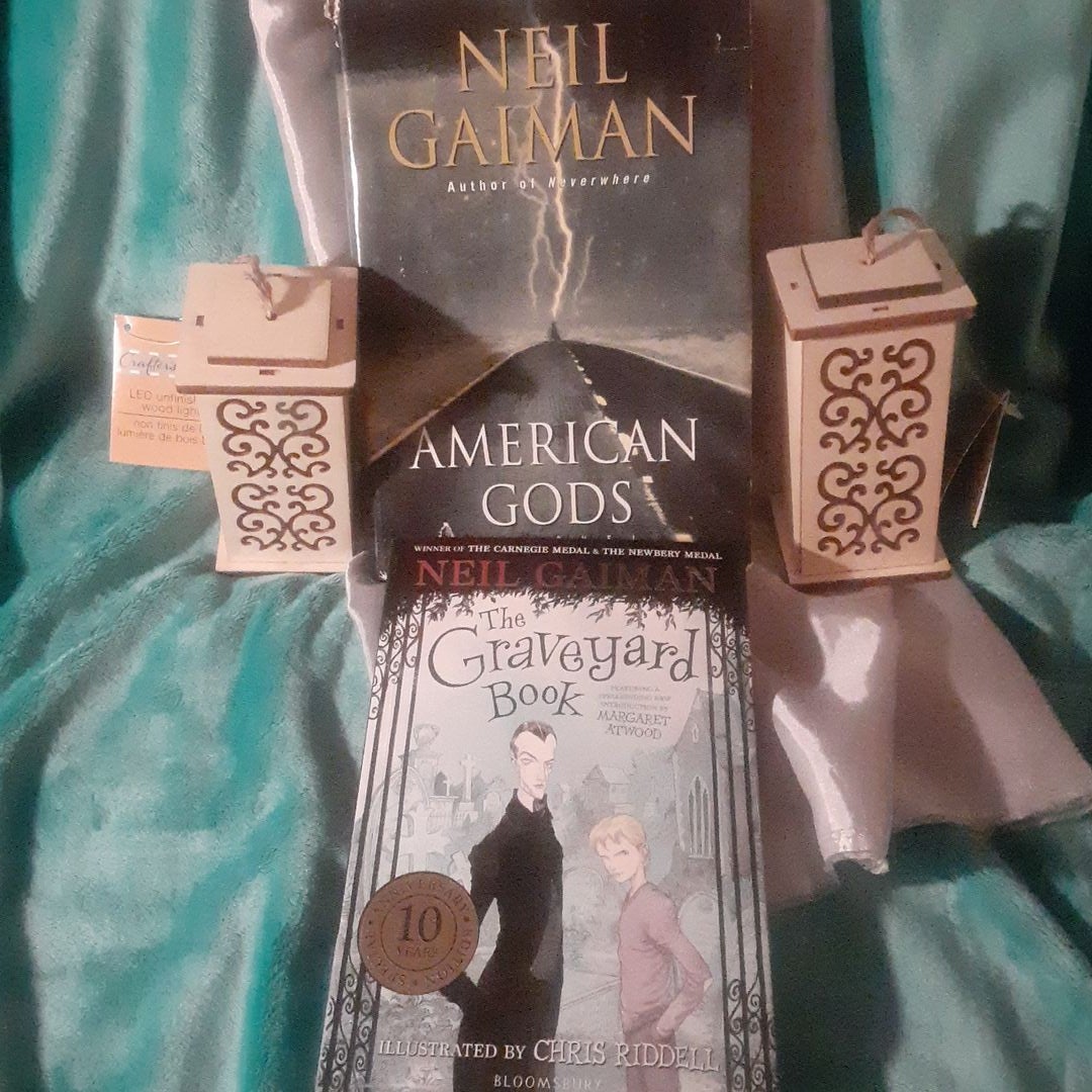 2 Neil Gaiman book lot The Graveyard Book / American Gods by Neil ...