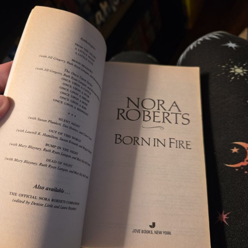 Born in Fire by Nora Roberts, Paperback | Pangobooks