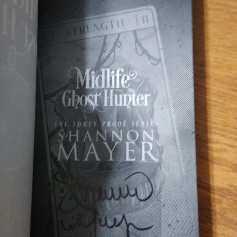 Midlife Ghost Hunter by Shannon Mayer, Paperback | Pangobooks