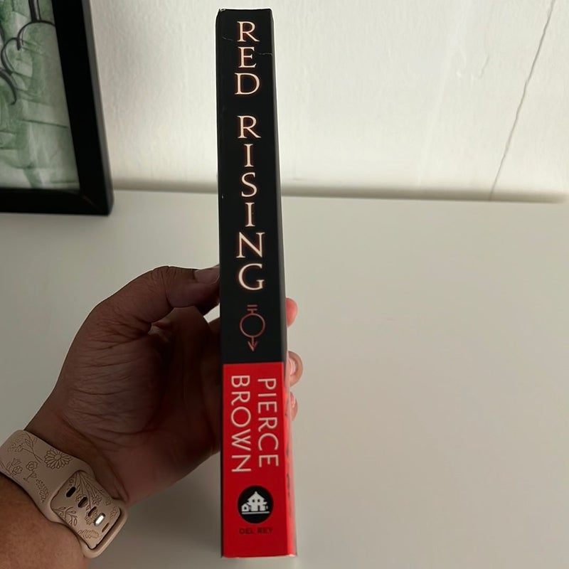 Red Rising by Pierce Brown, Paperback | Pangobooks
