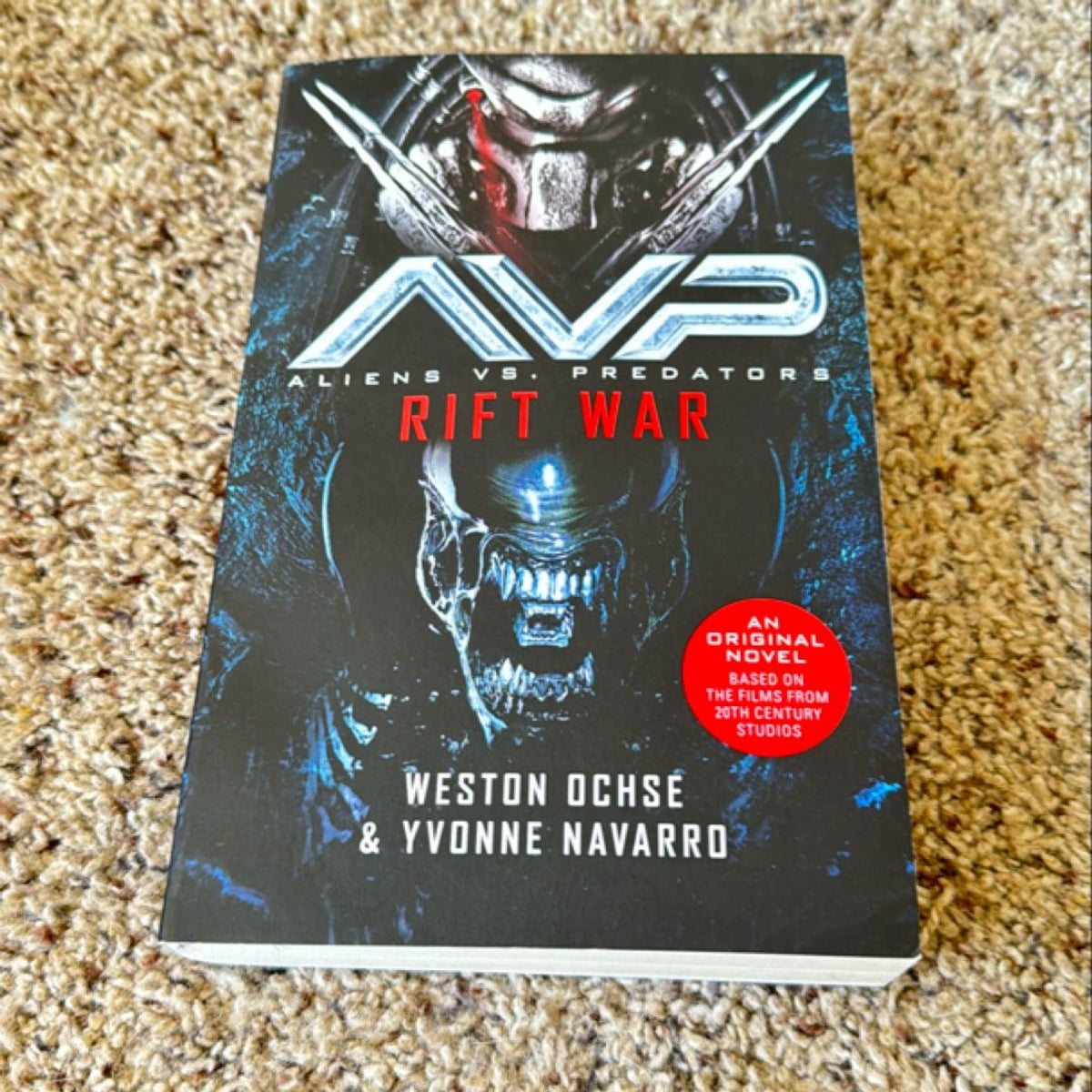 Aliens vs. Predators: Rift War by Weston Ochse, Yvonne Navarro