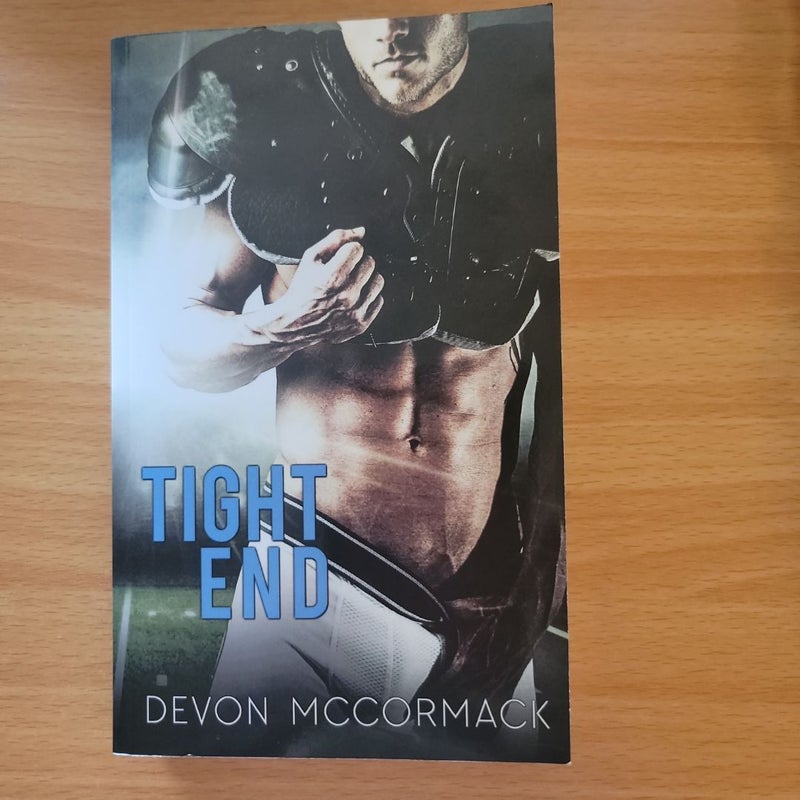 Tight End by Devon McCormack, Paperback | Pangobooks