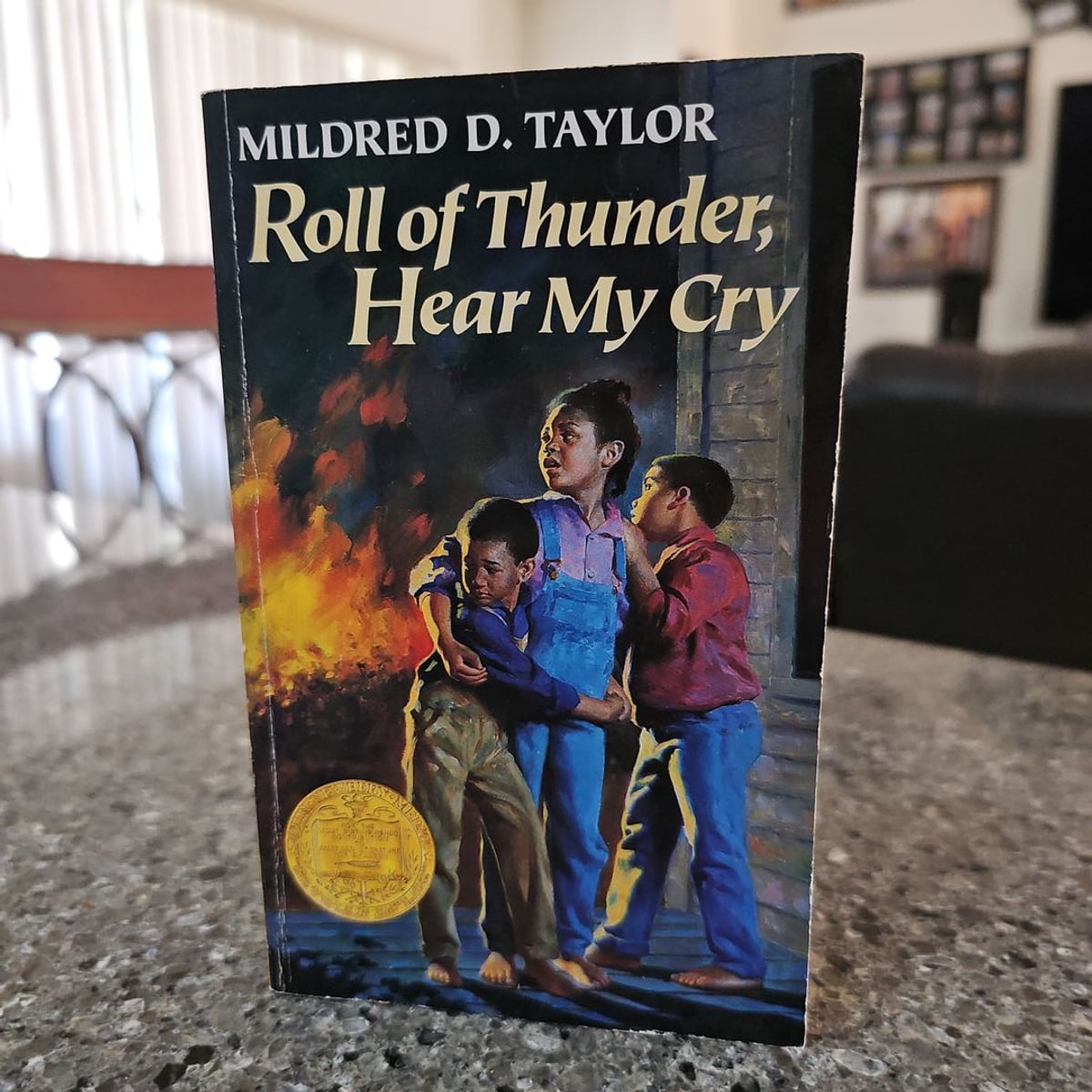 Roll of Thunder, Hear My Cry* by Mildred D. Taylor, Paperback | Pangobooks