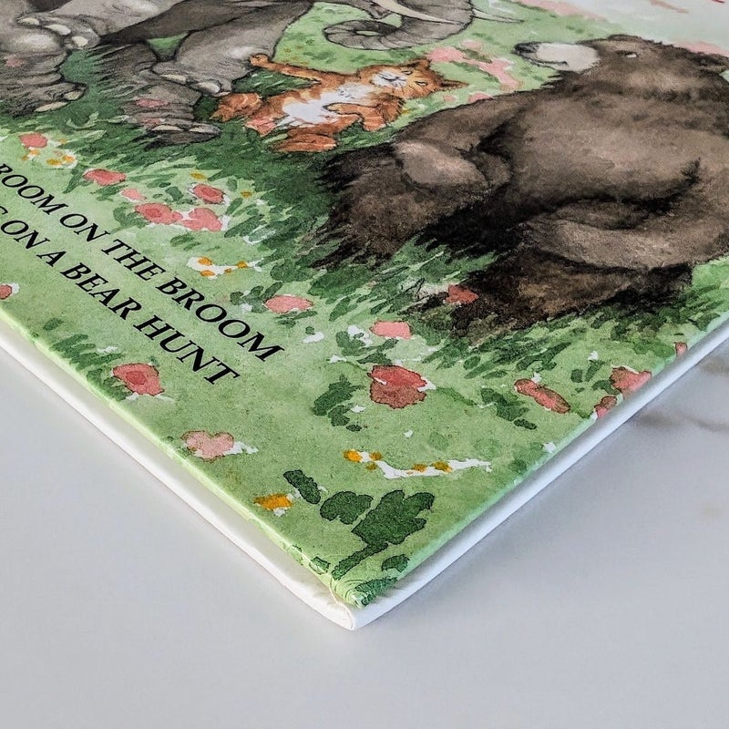 The Giant Jumperee by Julia Donaldson, Hardcover | Pangobooks