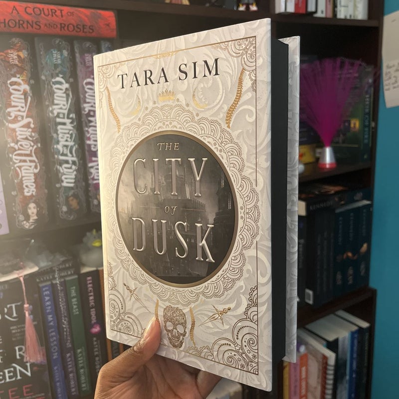 SIGNED The City of Dusk - FL SE by Tara Sim, Hardcover | Pangobooks