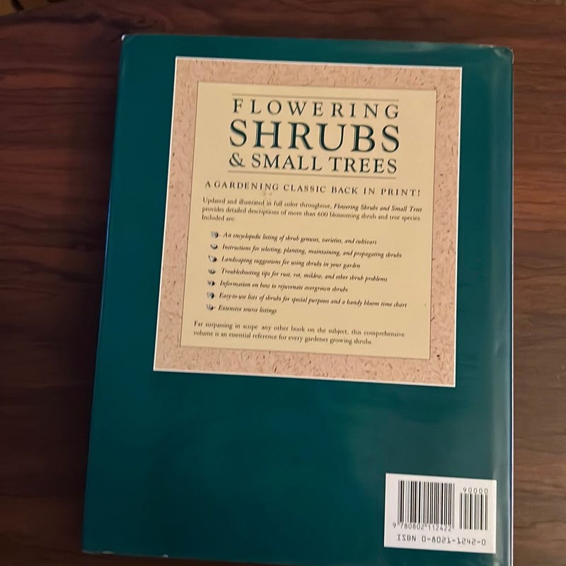 Flowering Shrubs and Small Trees by Isabel Zucker, Derek Fell