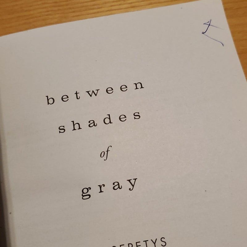 Between shades of gray by Ruta Sepetys, Paperback | Pangobooks