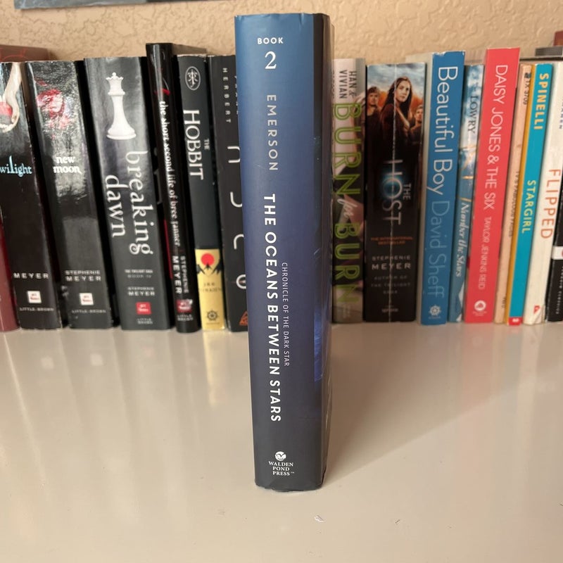 The Oceans Between Stars by Kevin Emerson, Hardcover | Pangobooks