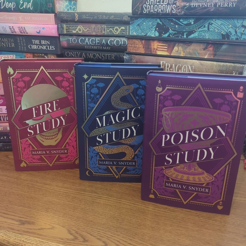 *Signed* The Poison Study by Maria V. Snyder, Hardcover | Pangobooks