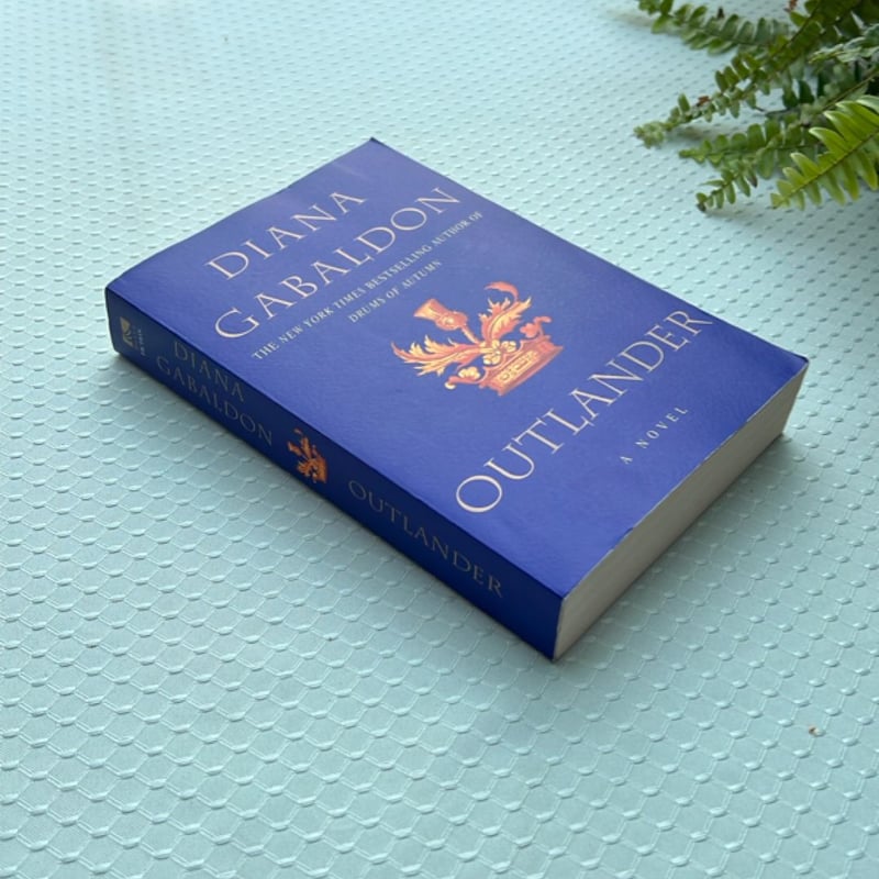 Outlander by Diana Gabaldon, Paperback | Pangobooks
