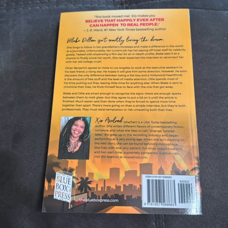 Love on the Byline (Signed) by Xio Axelrod, Paperback | Pangobooks