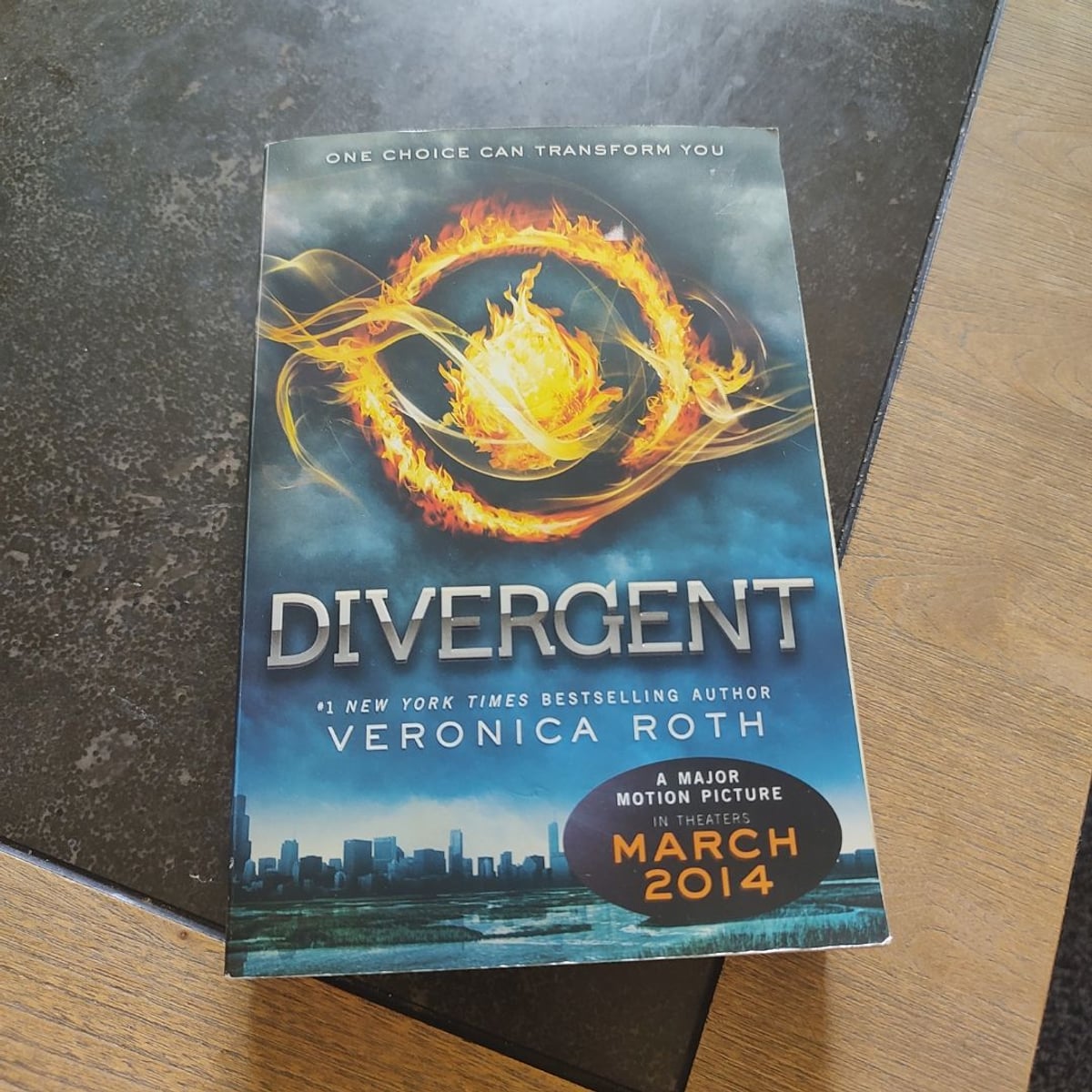 Divergent by Veronica Roth, Paperback | Pangobooks
