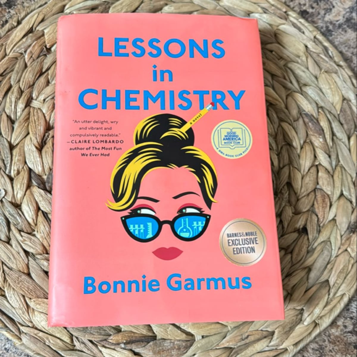 Lessons in Chemistry by Bonnie Garmus, Hardcover | Pangobooks