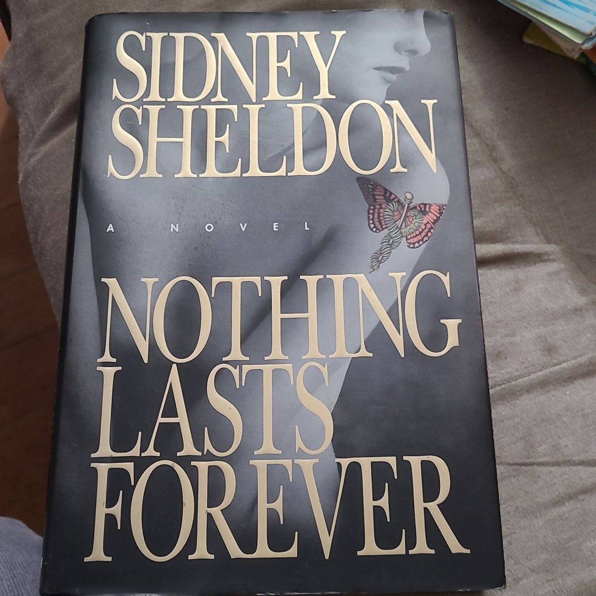 Nothing Lasts Forever by Sidney Sheldon
