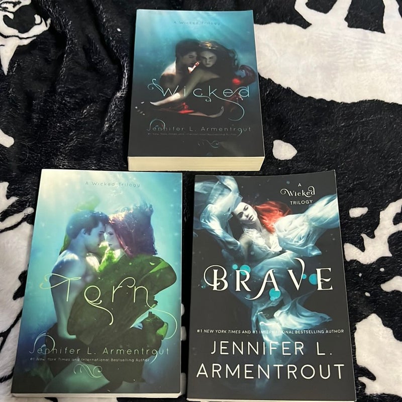 Wicked Trilogy by Jennifer L Armentrout, Paperback | Pangobooks