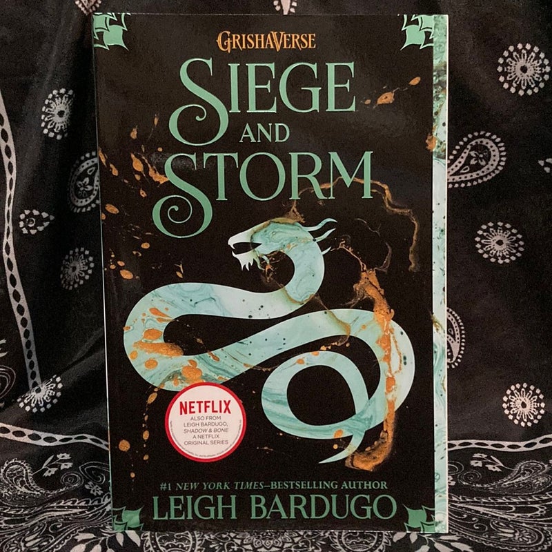Siege and Storm by Leigh Bardugo, Paperback | Pangobooks