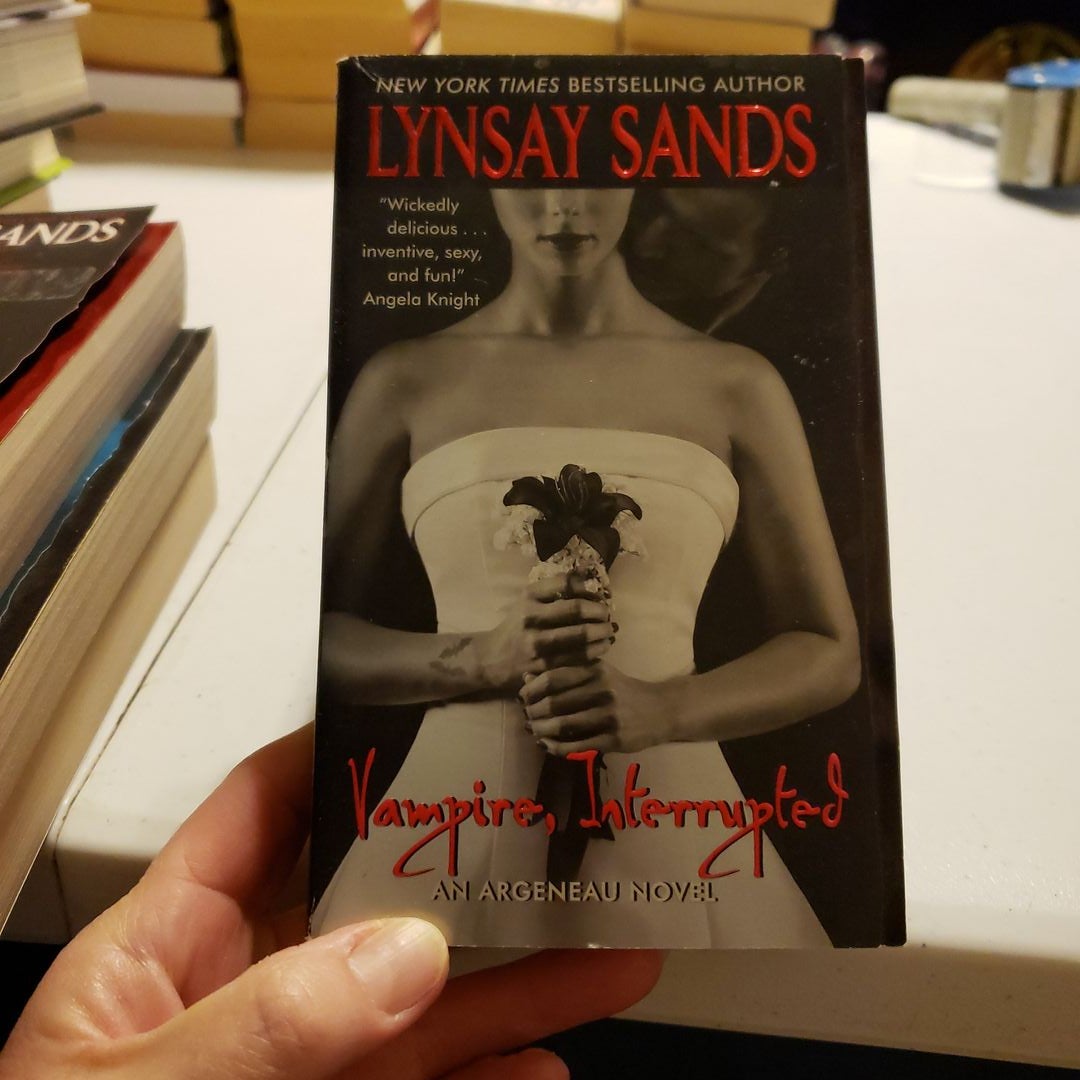 Vampire, Interrupted by Lynsay Sands, Paperback | Pangobooks