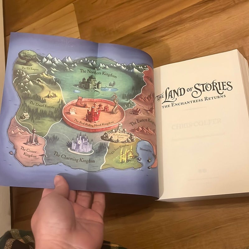 The Land of Stories: the Enchantress Returns by Chris Colfer