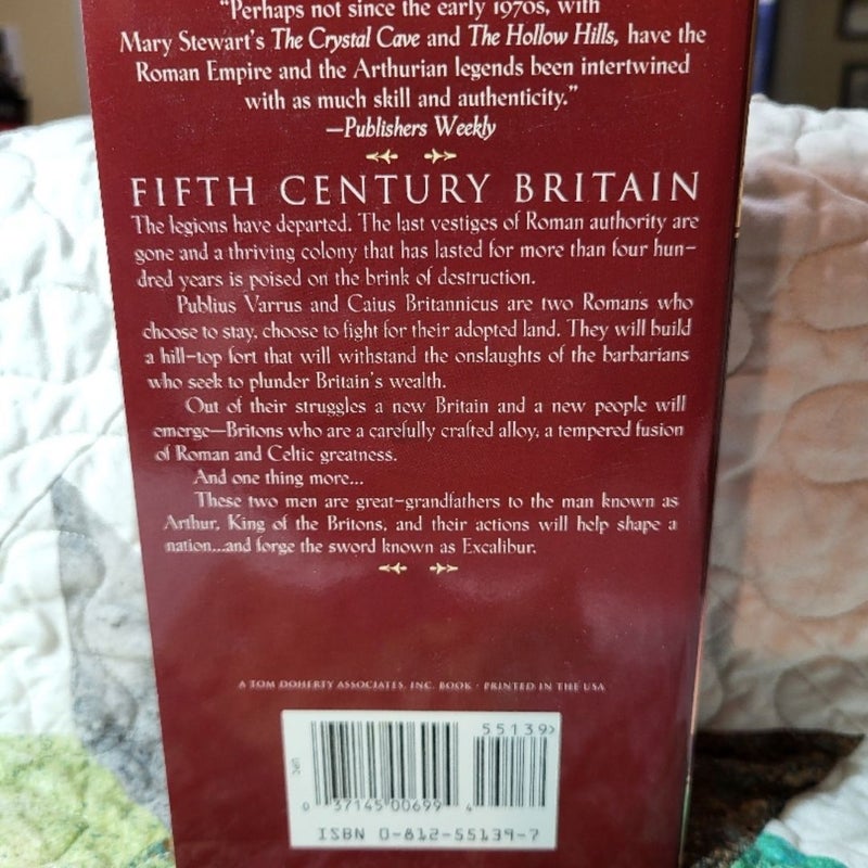 The Singing Sword by Jack Whyte, Paperback | Pangobooks