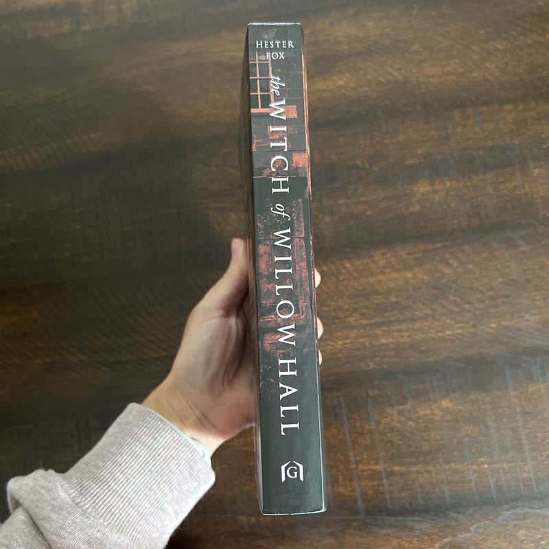 The Witch of Willow Hall by Hester Fox, Paperback | Pangobooks