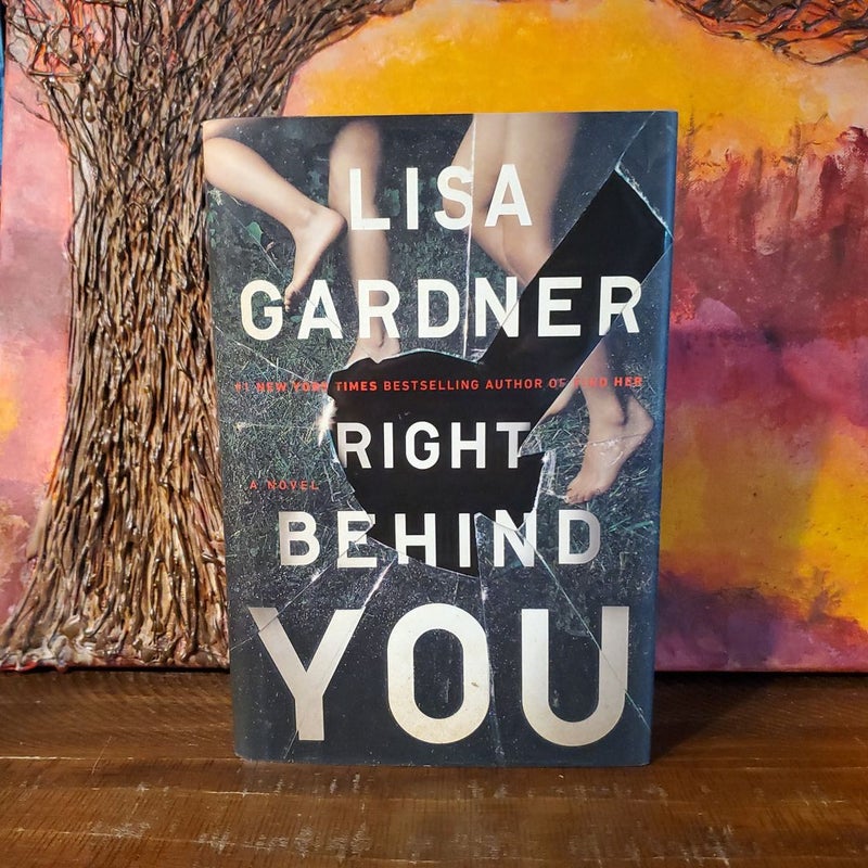 Right Behind You by Lisa Gardner
