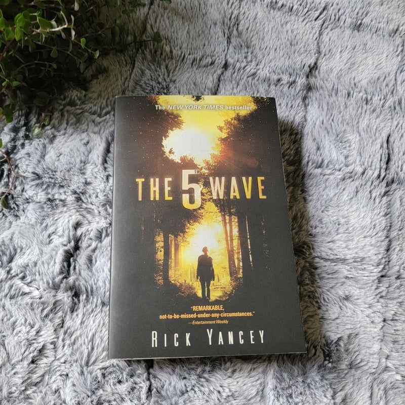 The 5th Wave by Rick Yancey