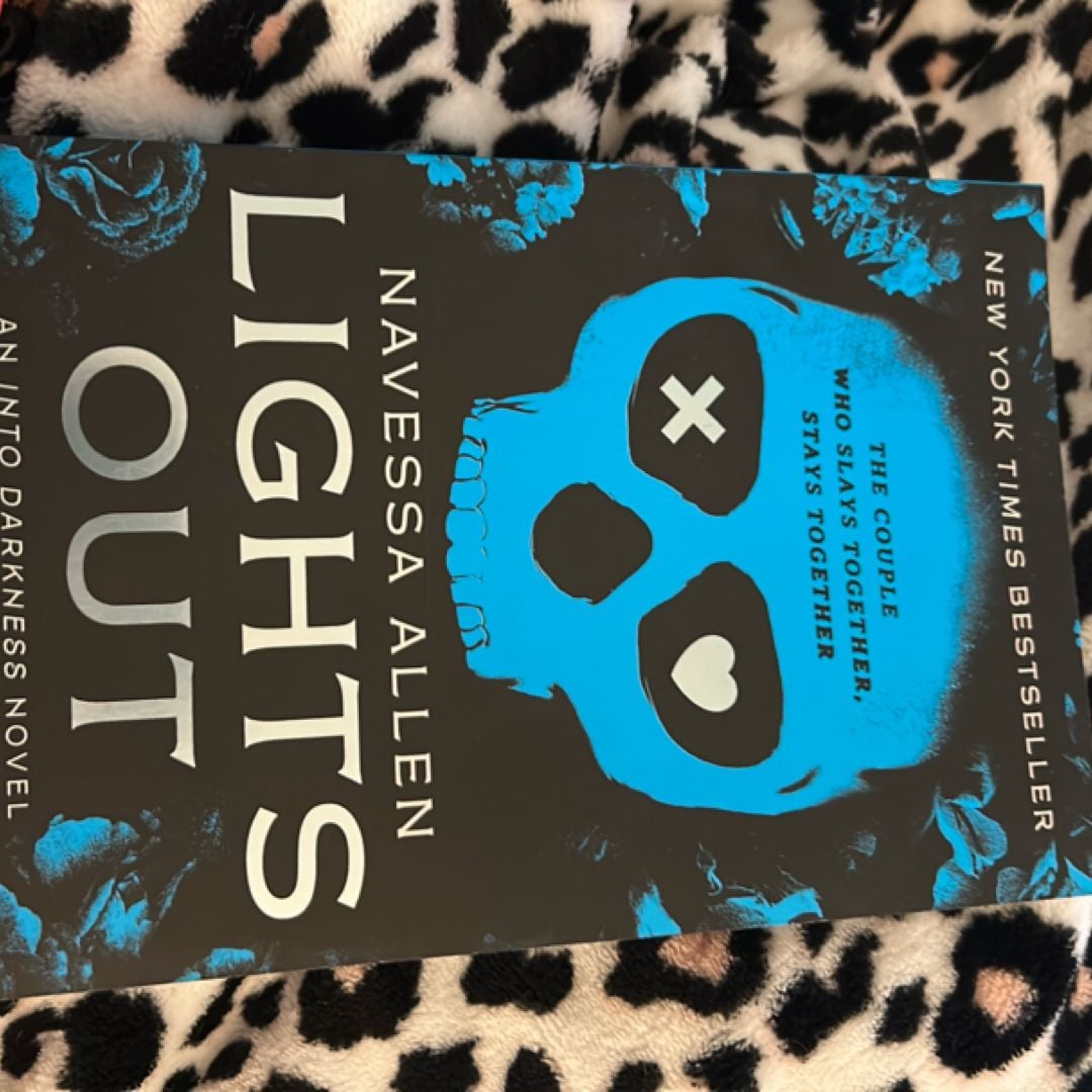 Lights out by Navessa Allen, Paperback | Pangobooks
