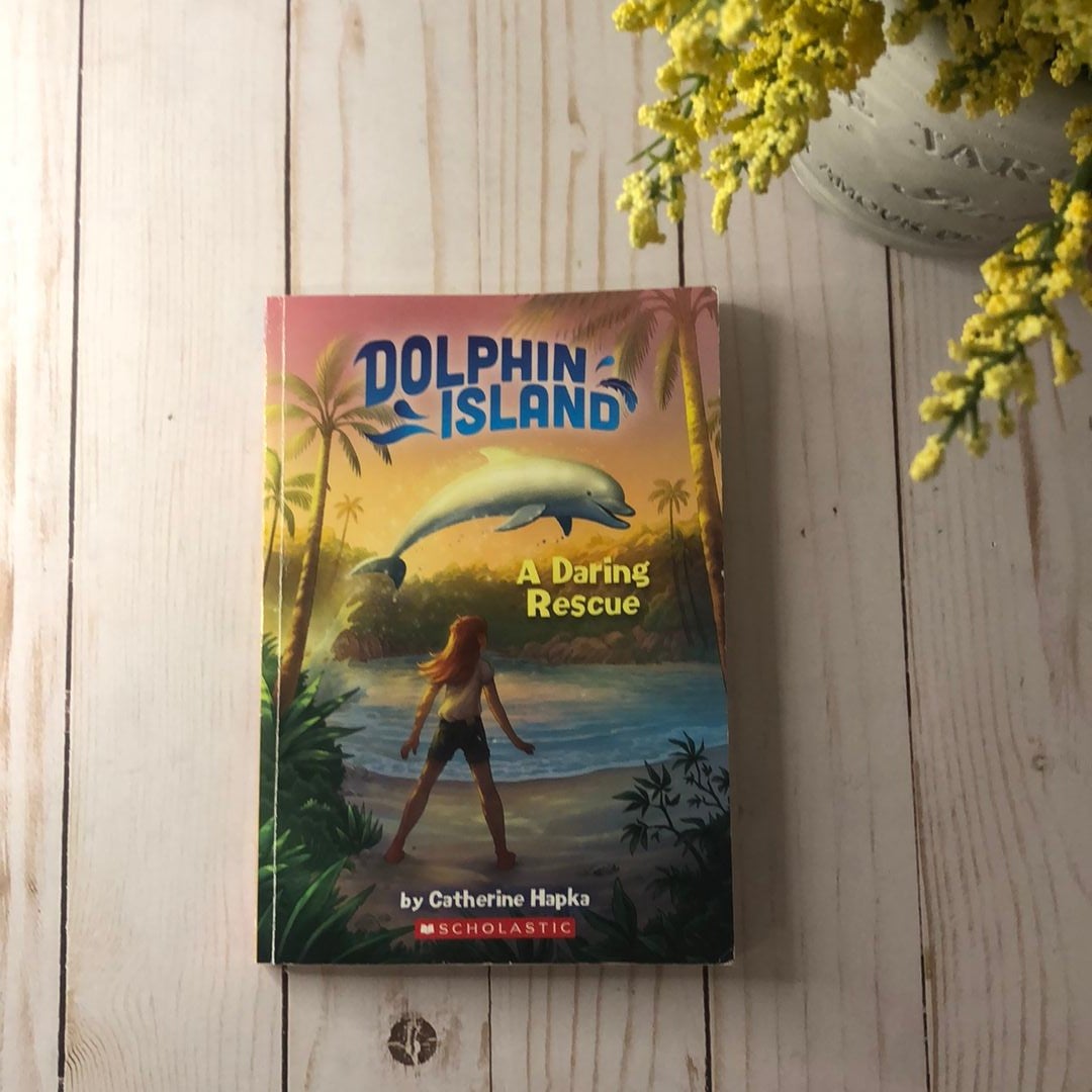A Daring Rescue (Dolphin Island #1) by Catherine Hapka, Paperback ...