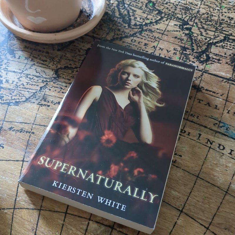 Paranormalcy Series by Kiersten White, Paperback | Pangobooks