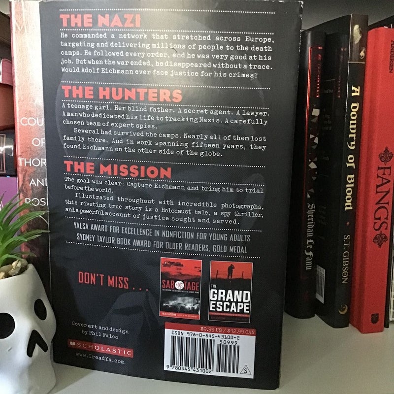 The Nazi Hunters by Neal Bascomb, Paperback | Pangobooks