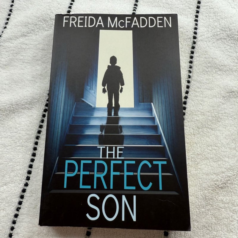 The perfect son by Freida McFadden, Paperback | Pangobooks