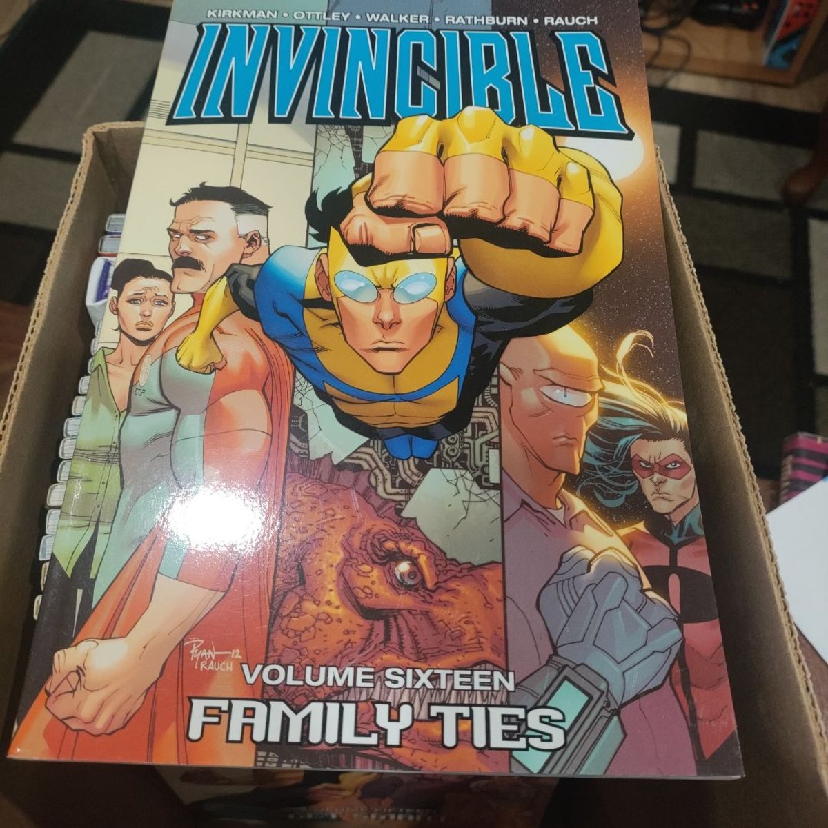 Invincible Volume 16: Family Ties by Robert Kirkman