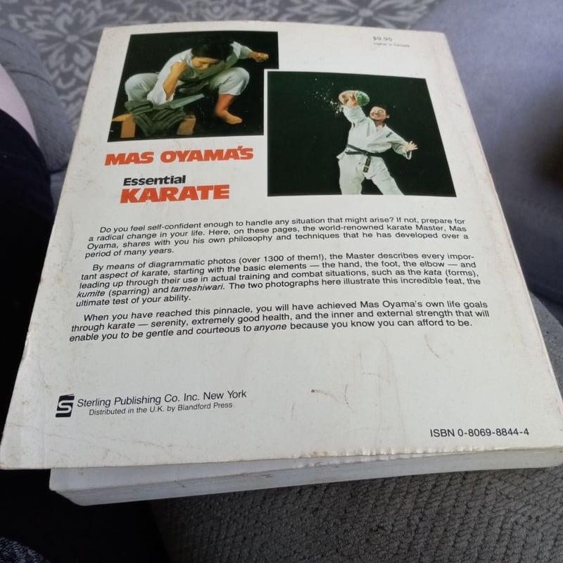 Essential karate by , Paperback | Pangobooks