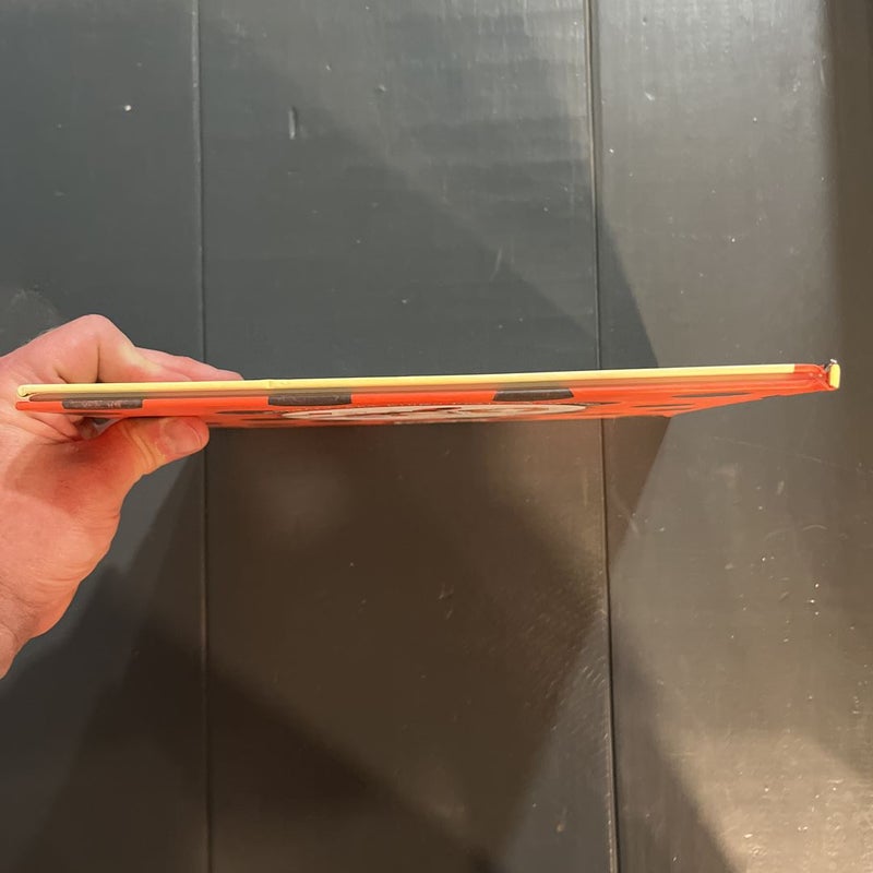 Ladybug Girl at the Beach by Jacky Davis, Hardcover | Pangobooks