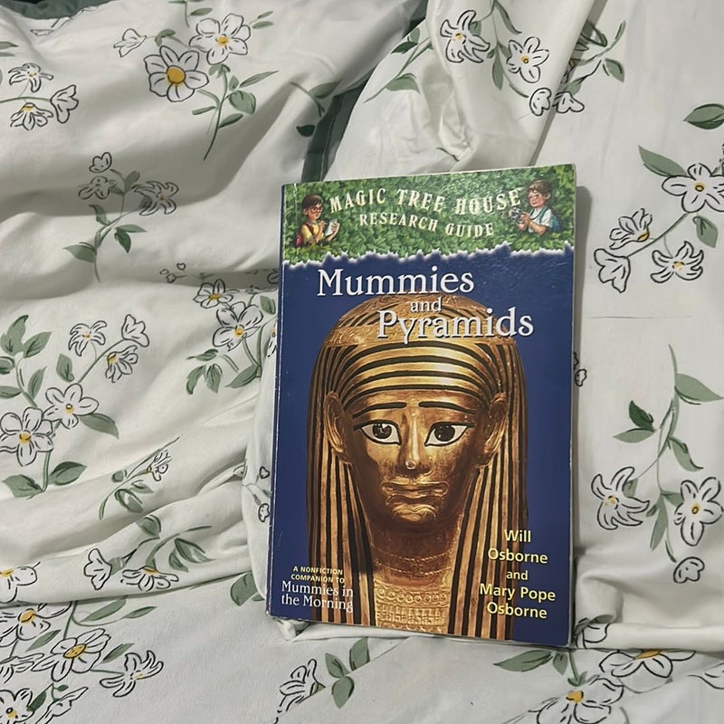 Mummies and Pyramids by Mary Pope Osborne, Paperback | Pangobooks