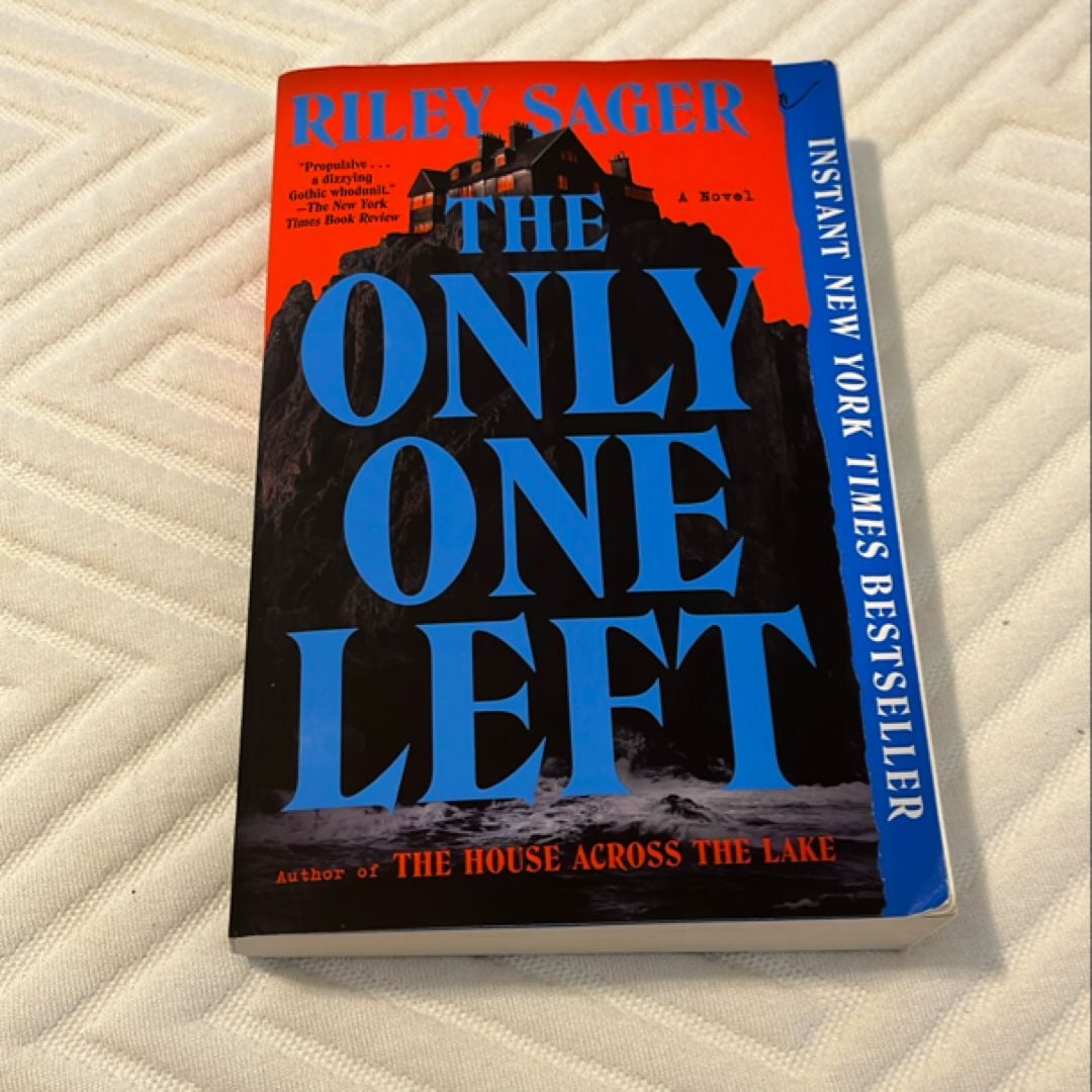The Only One Left by Riley Sager, Paperback | Pangobooks
