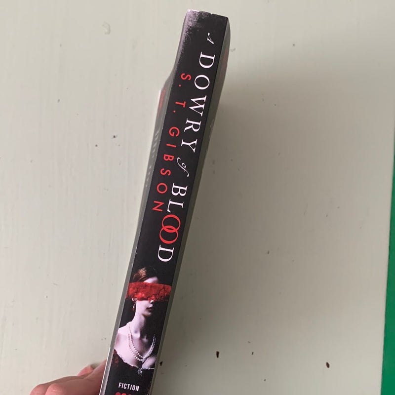 A Dowry of Blood by , Paperback | Pangobooks