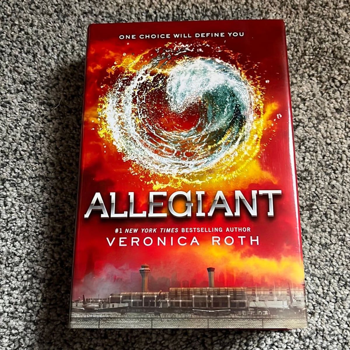Allegiant by Veronica Roth, Hardcover | Pangobooks