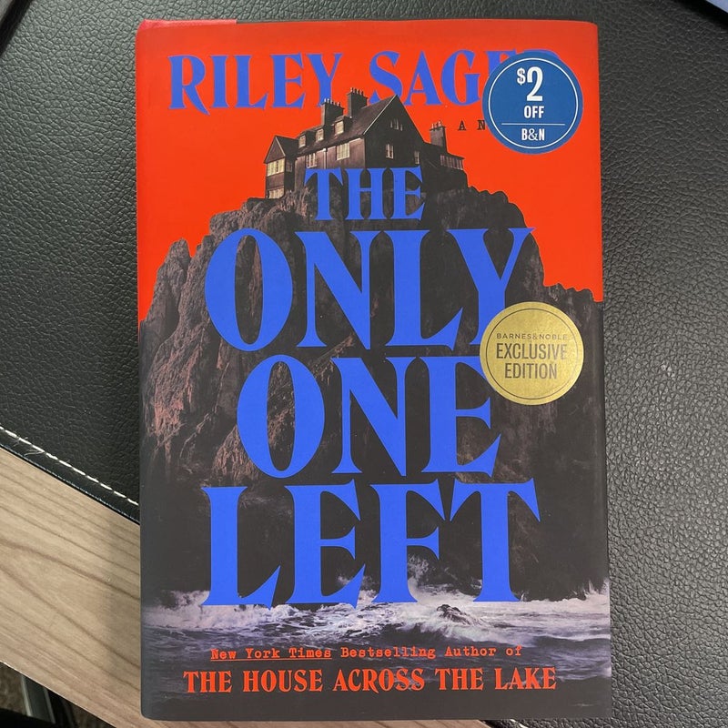 The Only One Left by Riley Sager, Hardcover | Pangobooks