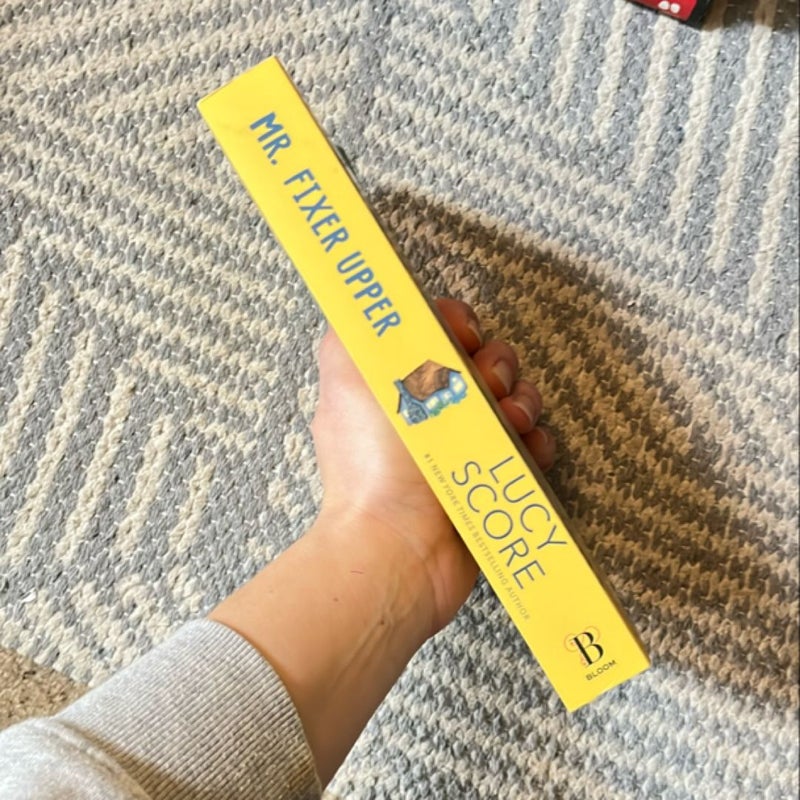 Mr. Fixer Upper by Lucy Score, Paperback | Pangobooks
