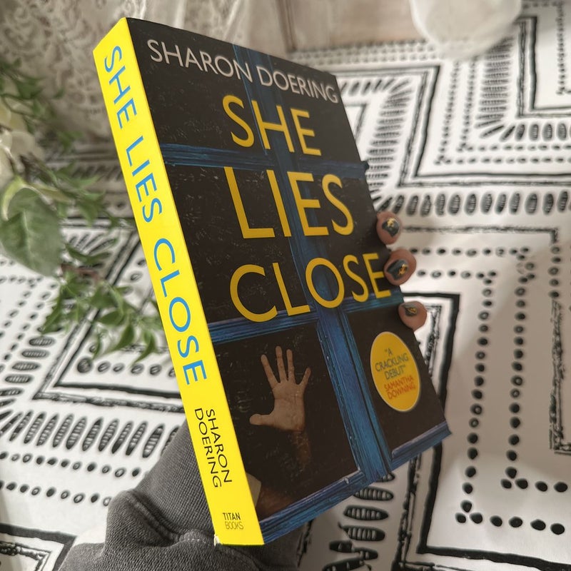 SIGNED She Lies Close by Sharon Doering, Paperback | Pangobooks
