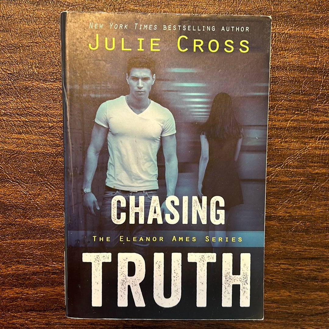 Chasing Truth by Julie Cross, Paperback | Pangobooks