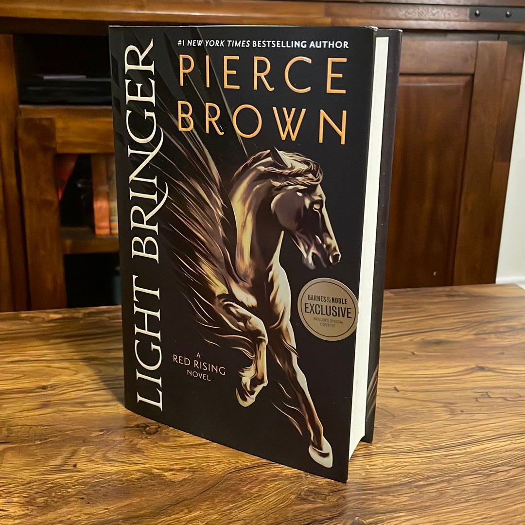 Light Bringer by Pierce Brown, Hardcover | Pangobooks