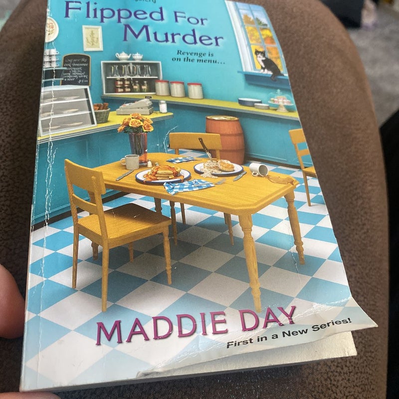 Flipped for Murder by Maddie Day, Paperback | Pangobooks